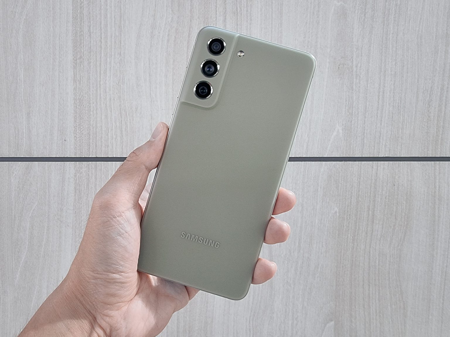 Samsung Galaxy S21 FE 詳細評測：一部讓人用得安心，各方位表現均衡到位的【輕旗艦】！ - VTECH