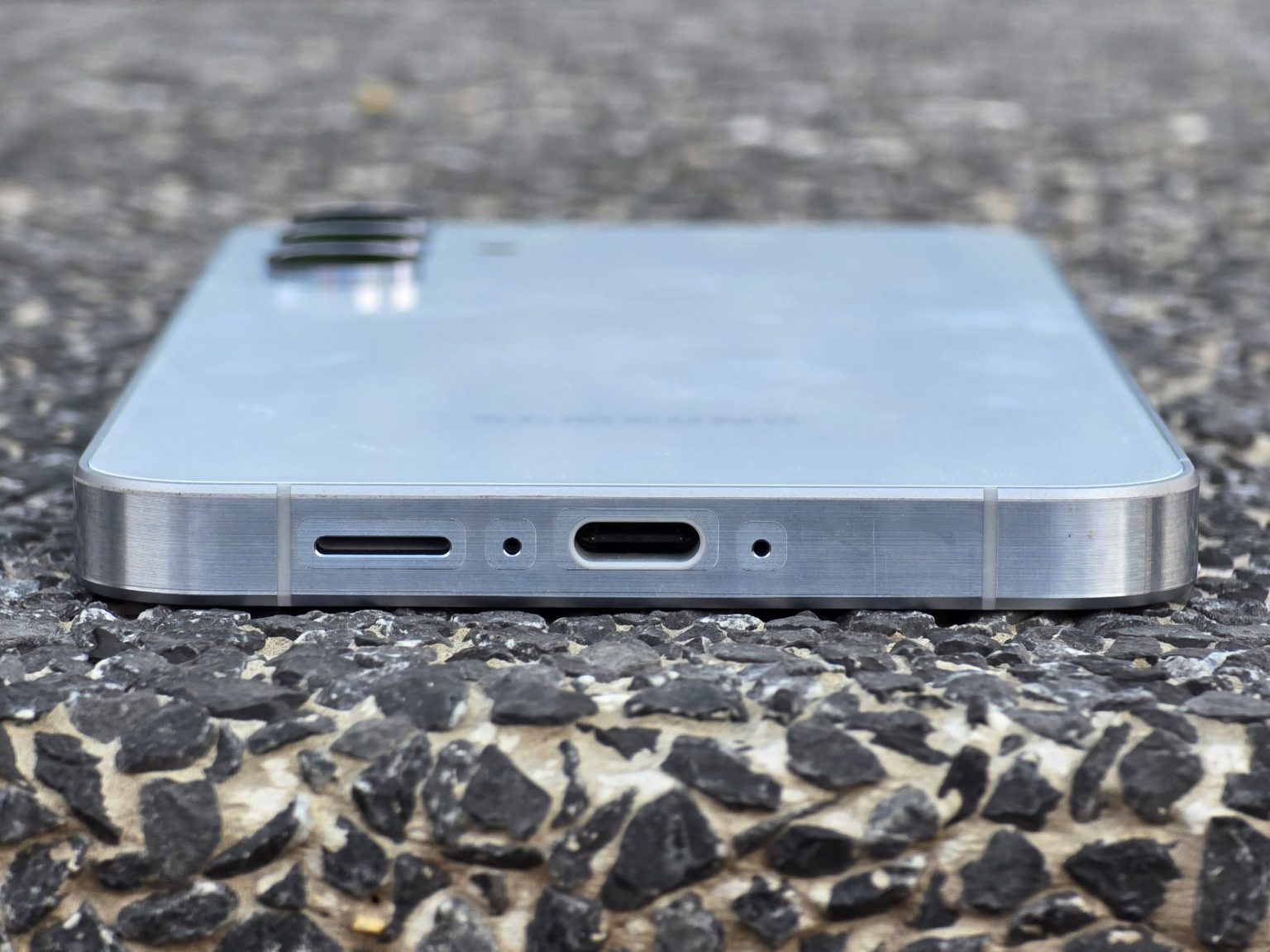 Samsung Galaxy A55 5G 詳細評測：質感、性能與安全性的升級足以讓它成為優秀的中階機？ - VTECH