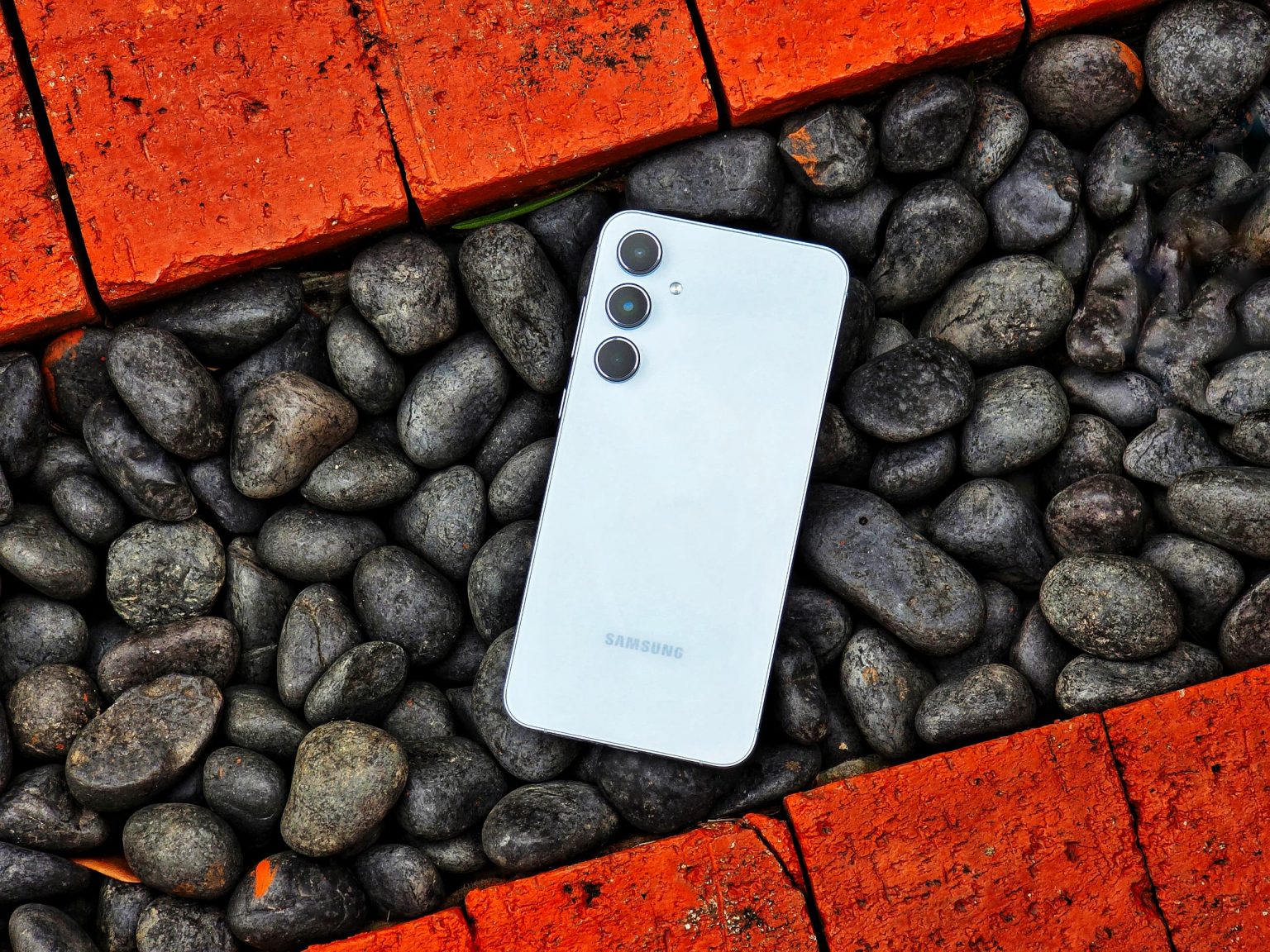 Samsung Galaxy A55 5G 詳細評測：質感、性能與安全性的升級足以讓它成為優秀的中階機？ - VTECH