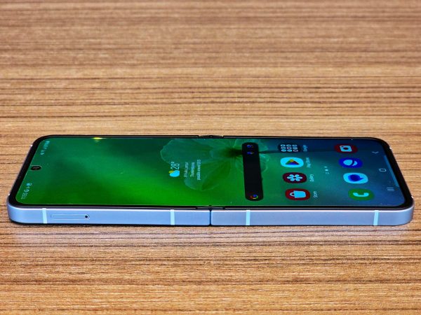 Samsung Galaxy Z Flip6 詳細評測：擺脫小花瓶綽號？Galaxy AI 讓它成為市場上最聰明、最好玩的翻蓋機！ - VTECH