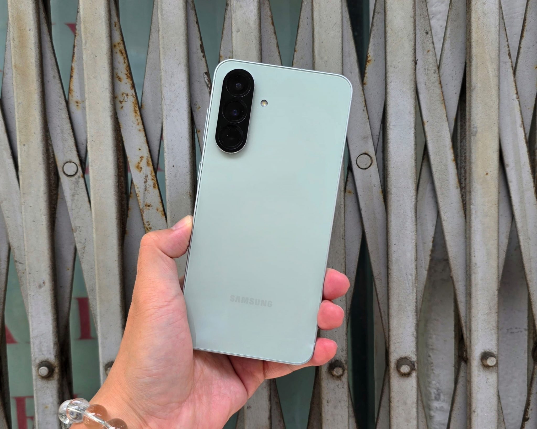 Samsung Galaxy A56 5G 詳細評測：輕薄設計&電航力提升超有感！AI 讓這部實用中端機更好玩了！ - VTECH